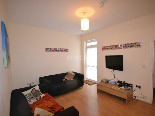 Price £650 pcm Available Now Furnished