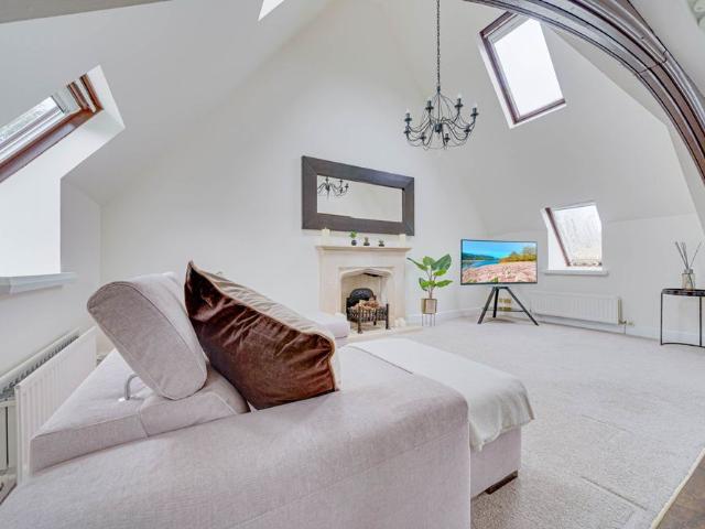 Price £995 pcm Available 17/07/2026 Furnished