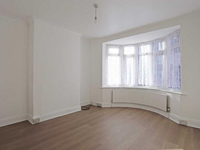 Price £1,600 pcm Let