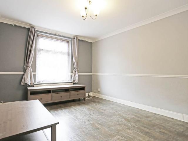 Price £1,800 pcm Let
