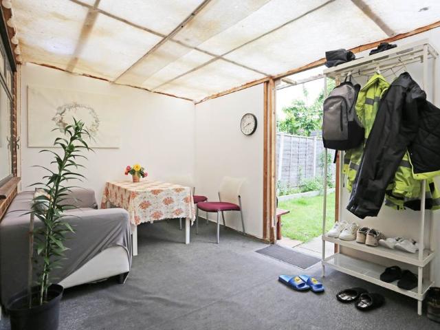 Price £1,950 pcm Let