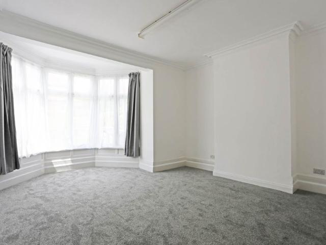 Price £3,800 pcm Let
