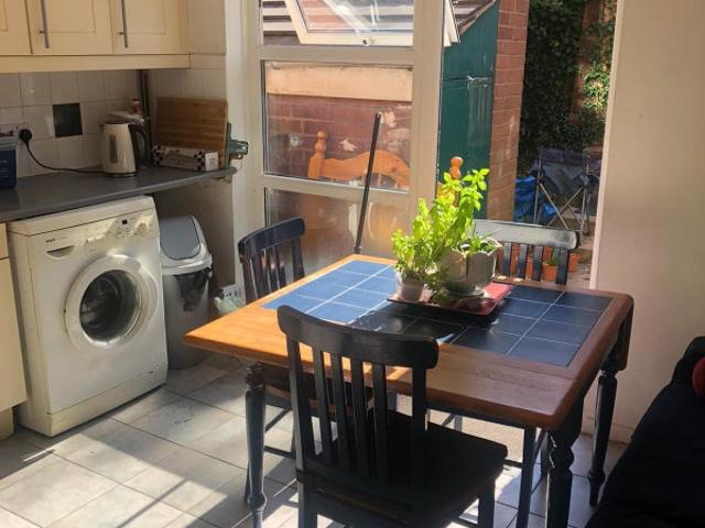 Price Drop: Lovely 3 Bed House  Clapton Station