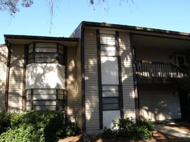 PRICE IMPROVEMENT! 3/2 2nd floor Villa