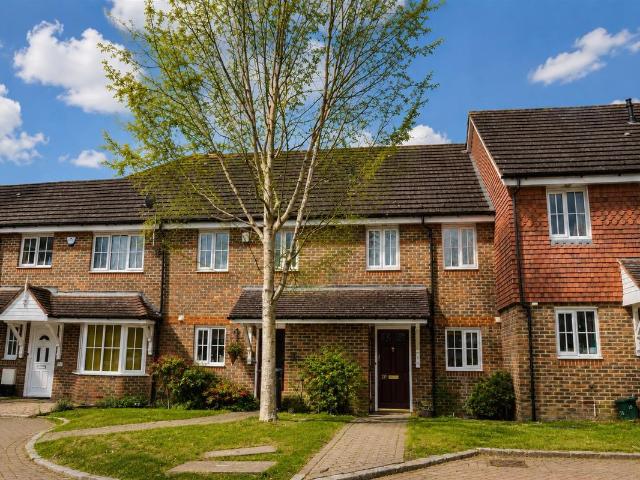Priestlands Close, Horley RH6, 2 bed terraced house to rent, £1,650 pcm | PrimeLocation