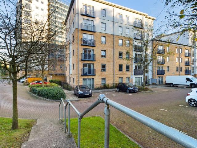 Priestley Road, Limes Park. 1 bed flat to rent £1,150 pcm £265 pw