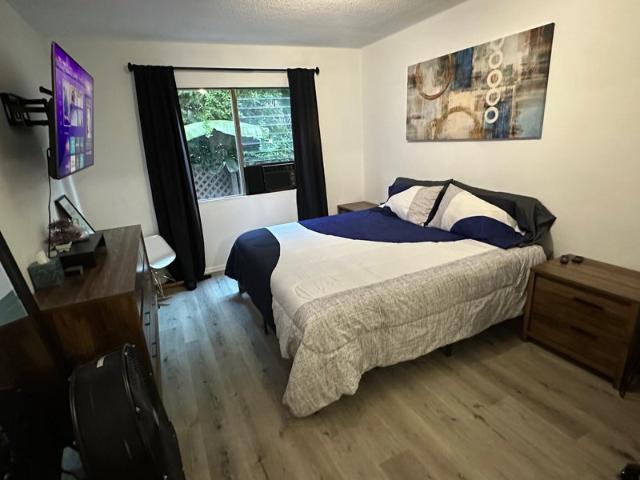 Primary bedroom & bathroom in heart of WeHo