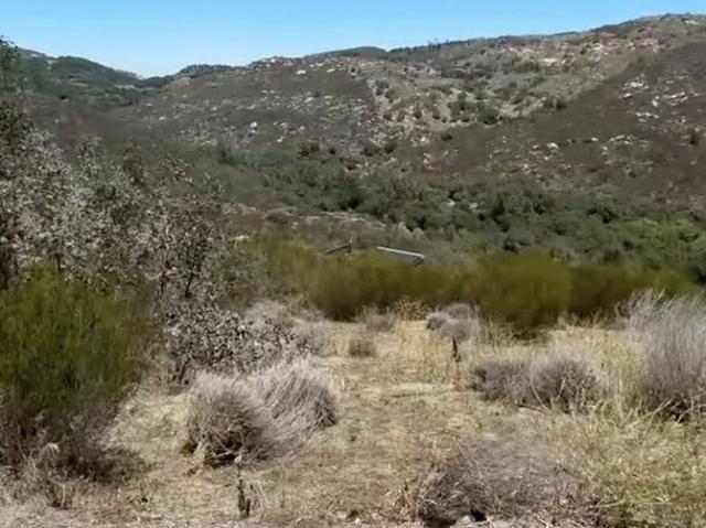 Primary suite in 3bd/2ba in Escondido with 5 acres