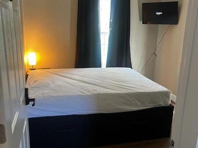Prime 7 Bedroom PadSplit in Tampa's Hottest Area – High Rated & Top Host!
