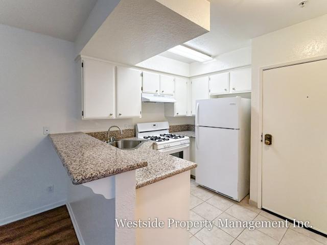 Prime Washington Culver Neighborhood | Studios & 1+1
