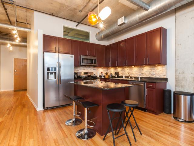 Prime West Loop 2BR/2BA Loft with Parking & Luxury Amenities