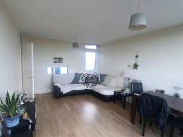 Prime Area Spacious 3 Bed Apartment with 2 Double and 1 single beds Ideal for professionals