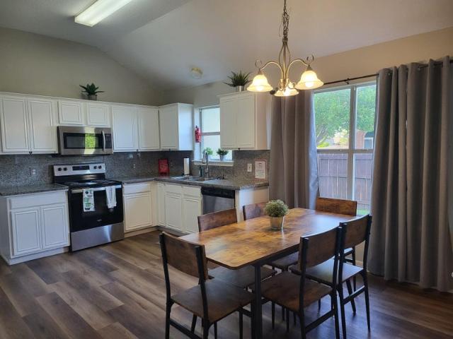 Prime Arlington Living—Close to Shopping, Dining &