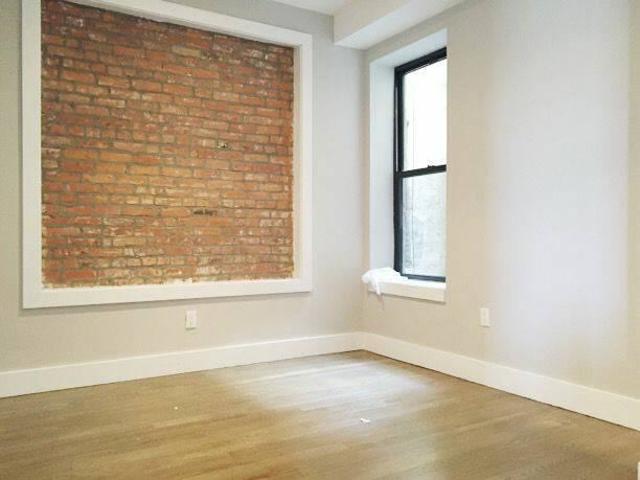 Prime Bushwick Room + Amazing Roommates + Rooftop