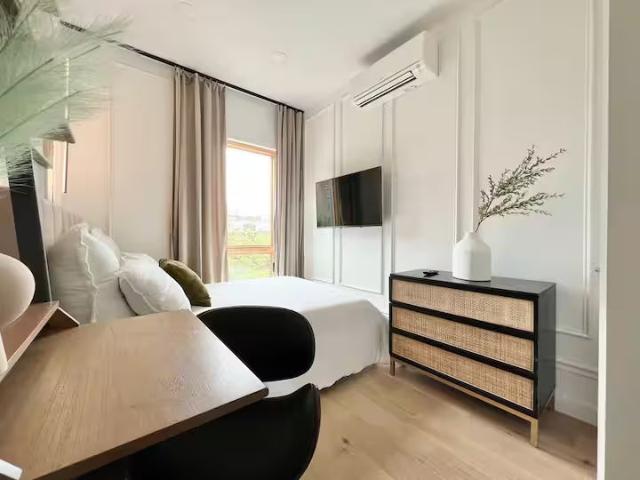 Prime Bushwick Room with HDTV near Manhattan