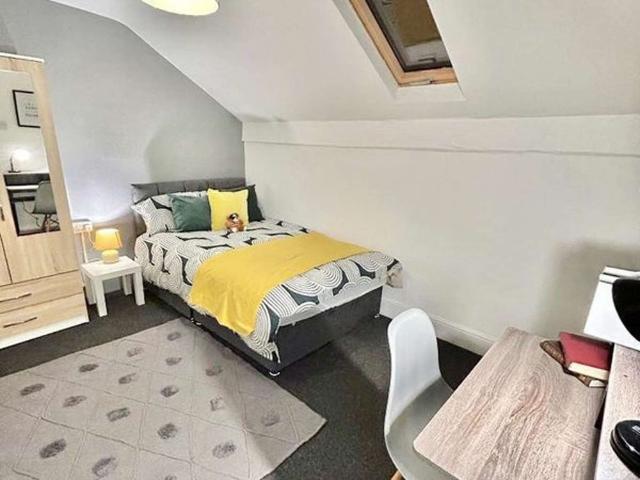 Prime Location House Share – Near Birmingham University & QE Hospital  Room 3