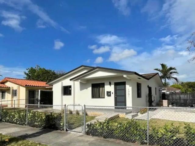 Prime location. Stay near MIA airport, UM!