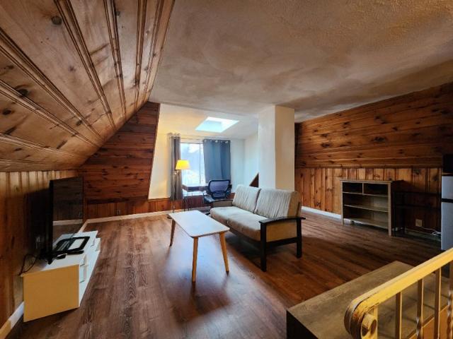 Prime LocationHuge RoomUtilities Included
