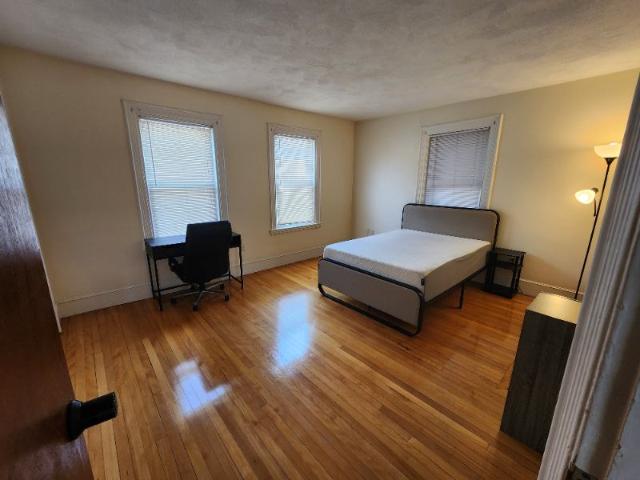 Prime LocationLarge RoomUtilitie Included