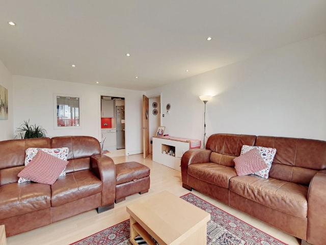 Prime Meridian Walk, London E14, 2 bed flat to rent, £2,300 pcm | PrimeLocation