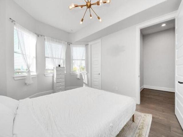 Prime Midtown Stay • Walk to Shops, Dining & Metro Transit