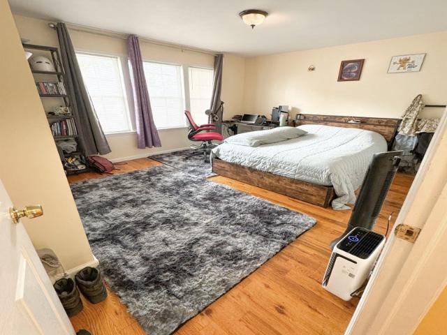 Prime Safe Area: XL Master Bedroom + Private Bath