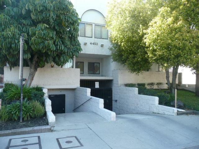 Prime Sherman Oaks High CeilingWalk to Ventura Bou