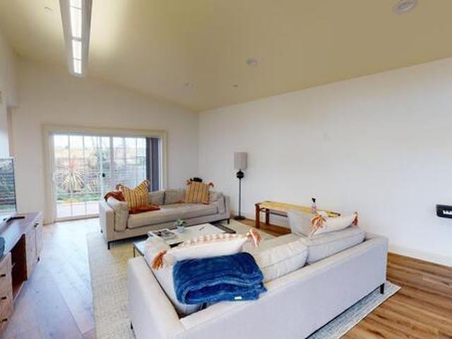 Prime Silicon Valley living – modern comfort in East Palo Alto