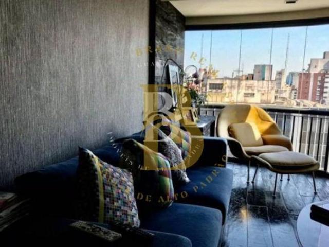 Primoroso apartamento, com acabamentos sofisticados, localizado no Itaim Bibi