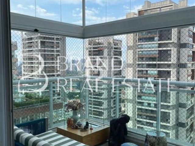 Primoroso apartamento com vista privilegiada no Brooklin. 4 suítes, 3 vagas, 197m², andar alto