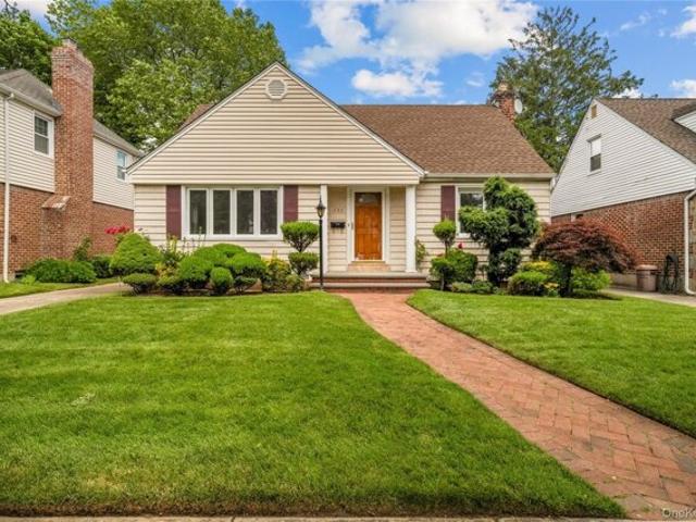Primrose Dr, New Hyde Park, Home For Sale