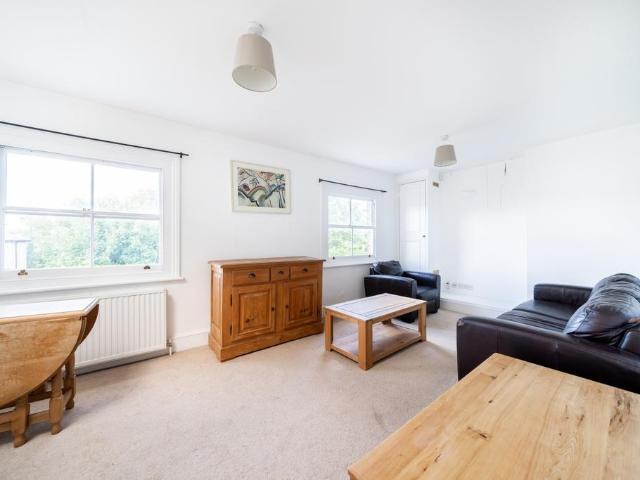 Primrose Gardens London NW3 1 bed flat to rent £2,100 pcm £485 pw