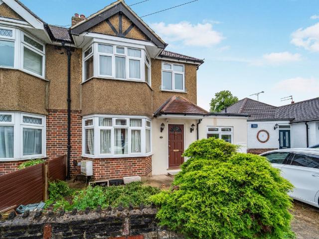 Primrose Gardens, Ruislip HA4, 1 bed flat to rent, £1,400 pcm | PrimeLocation