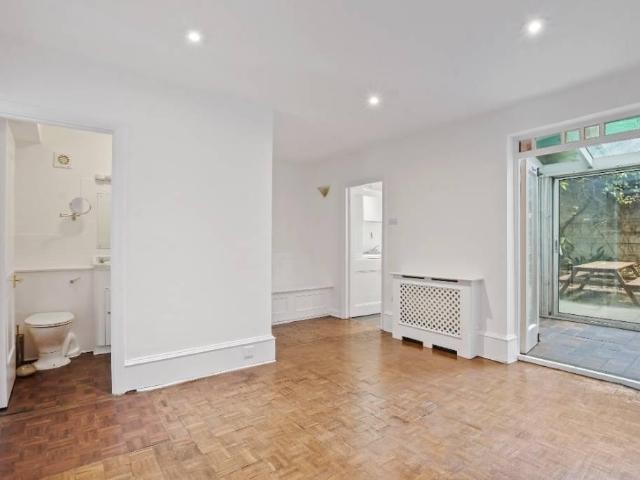 Primrose Hill NW1 2 bed flat to rent £2,600 pcm £600 pw