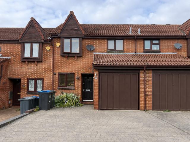 Primrose Lane, Croydon, CR0 3 bed terraced house to rent £2,600 pcm £600 pw