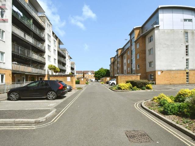 Primrose Place, Isleworth TW7, 2 bed flat to rent, £2,000 pcm | PrimeLocation