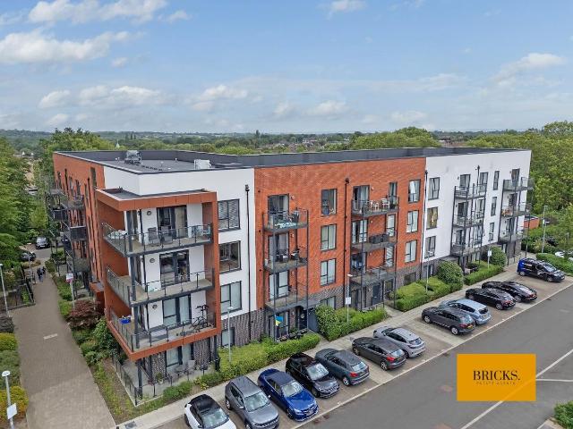 Primula Court, Safflower Lane, Romford RM3, 2 bed flat to rent, £2,000 pcm | PrimeLocation