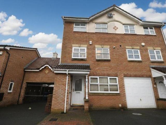 Princeton Close, Salford 4 bed semi detached house to rent £1,550 pcm £358 pw