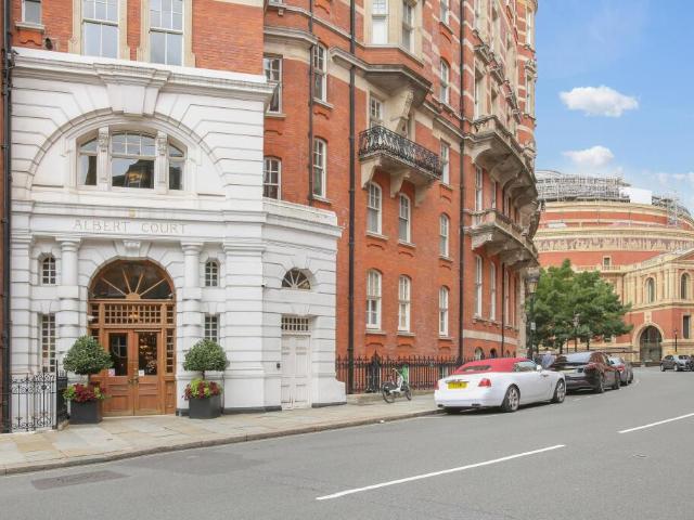Prince Consort Road, London SW7 4 bed apartment to rent £14,000 pcm £3,231 pw