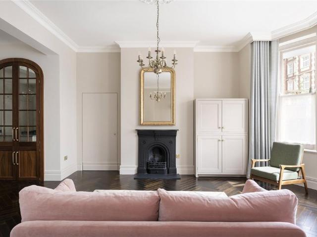 Prince Edward Mansions, Moscow Road. 2 bed apartment to rent £11,917 pcm £2,750 pw