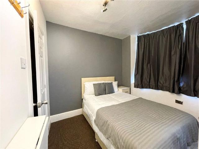 Prince of Wales Avenue, Reading, Berkshire, RG30 2UR