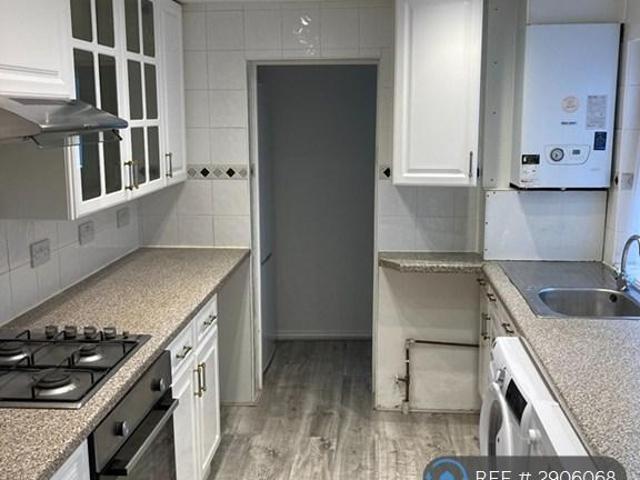 Prince Of Wales Avenue, Reading, RG30 3 bed terraced house to rent £1,595 pcm £368 pw