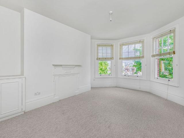 Prince Of Wales Drive, Battersea, London SW11, 2 bed flat to rent, £3,000 pcm | PrimeLocation