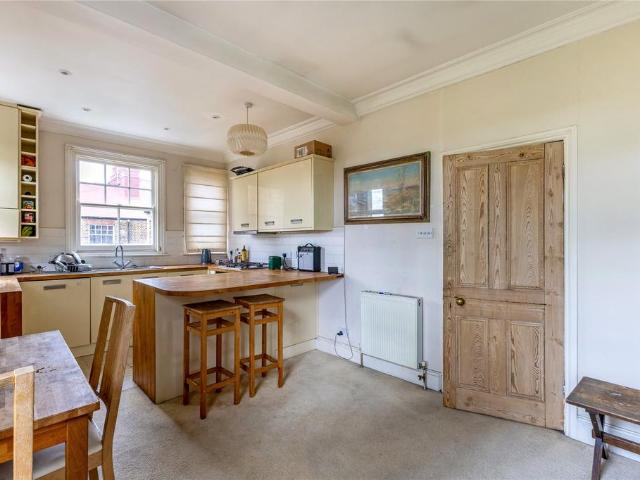 Prince of Wales Drive, Battersea, SW11 2 bed flat to rent £2,600 pcm £600 pw