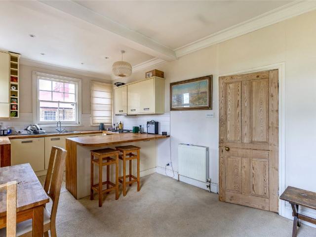 Prince Of Wales Drive, Battersea SW11, 2 bed flat to rent, £2,600 pcm | PrimeLocation