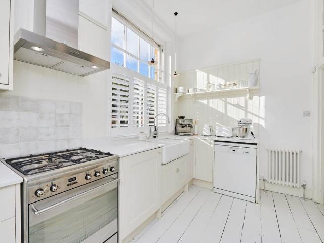 Prince of Wales Drive, London, SW11 1 bed flat to rent £2,500 pcm £577 pw