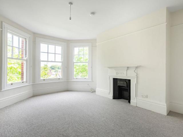 Prince Of Wales Drive, London SW11, 2 bed flat to rent, £2,850 pcm | PrimeLocation