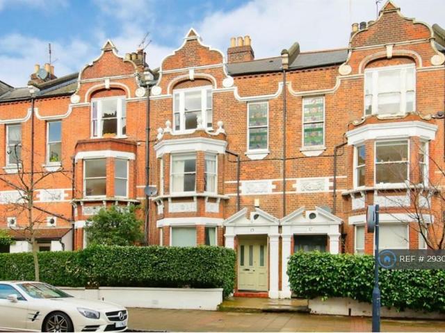Prince Of Wales Drive, London, SW11 2 bed flat to rent £2,900 pcm £669 pw