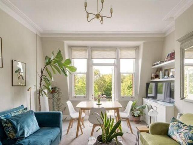 Prince Of Wales Drive, London, 2 Bedroom Apartment