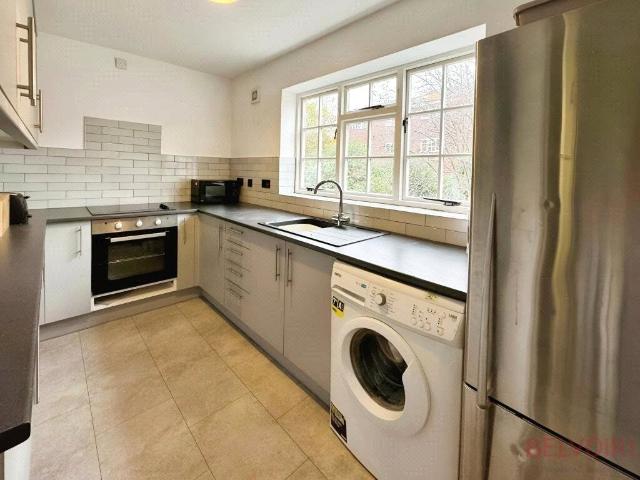 Prince Of Wales Road, London NW5, 4 bed flat to rent, £3,750 pcm | PrimeLocation
